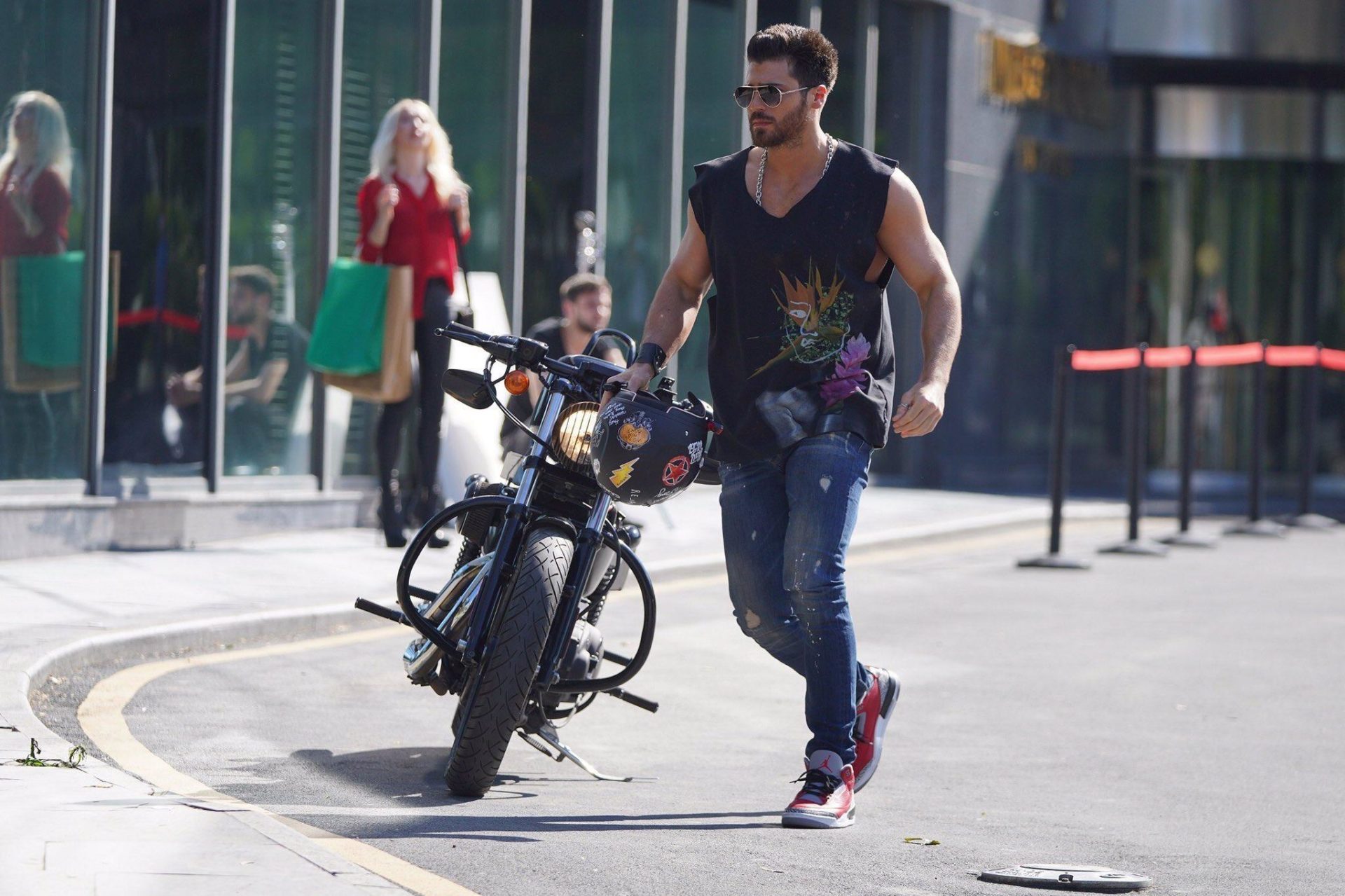 Bay Yanlis (Mr. wrong), summary of Episode 1 of Can Yaman's new series ...