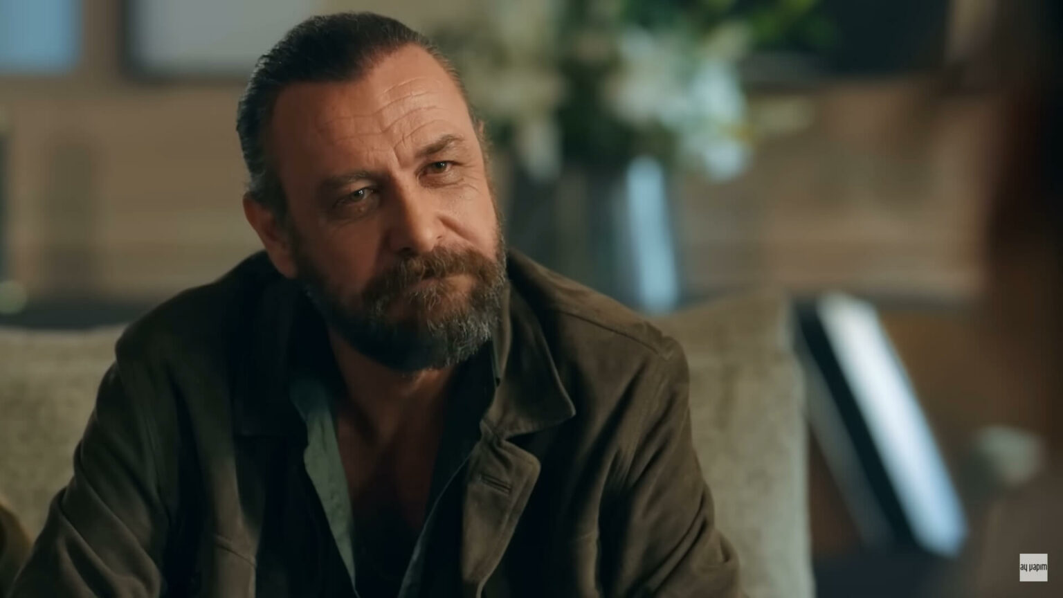 The first trailer of the series "Aile" with Kıvanç Tatlıtuğ and Serenay ...